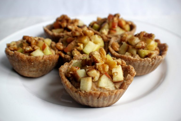 Raw Mini Spiced Apple Pies – Indulging Innocently Recipes by @SpamellaB