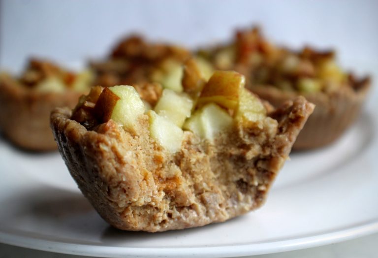 Raw Mini Spiced Apple Pies – Indulging Innocently Recipes by @SpamellaB