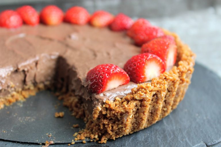 No-Bake Chocolate Avocado Tart – Indulging Innocently Recipes by @SpamellaB