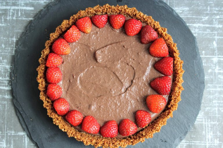 No-Bake Chocolate Avocado Tart – Indulging Innocently Recipes by @SpamellaB