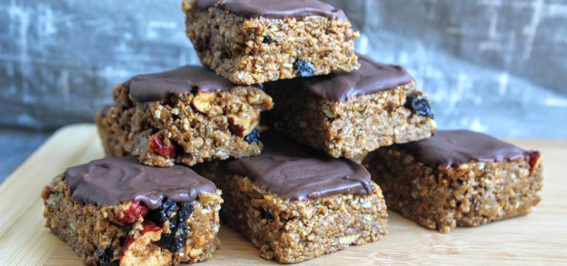 Jujube, Blueberry & Chocolate Flapjack Bites – SpamellaB’s Health Food Blog