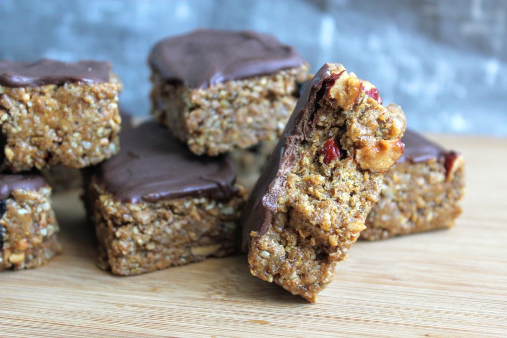 Jujube, Blueberry & Chocolate Flapjack Bites – Indulging Innocently ...