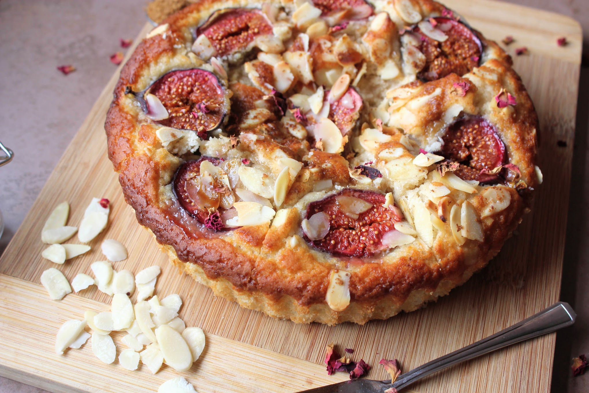 Maple Fig & Almond Cake – Indulging Innocently Recipes by @SpamellaB